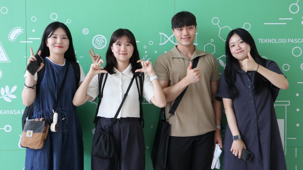 KMU Tropical Forest Education and Training Program in Indonesia di ITB ...